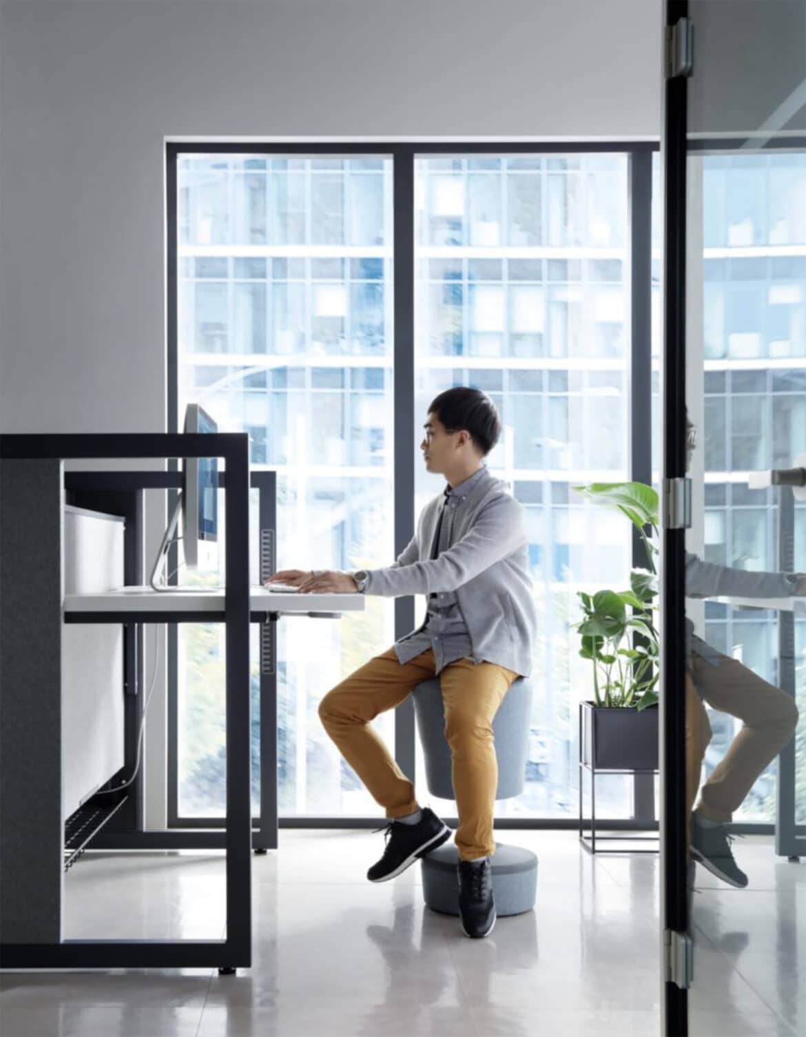 STAND UP R Desks - Malta Office Desks - BSL Lifestyles